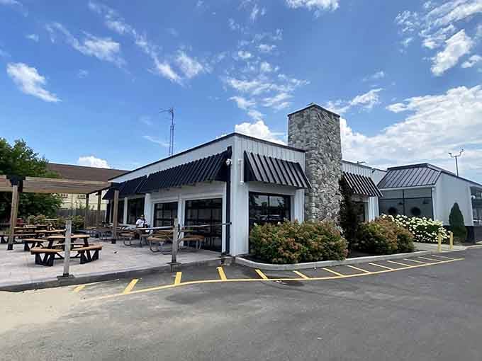 The stone chimney and outdoor patio setup prove this spot knows how to welcome hungry seafood lovers properly.