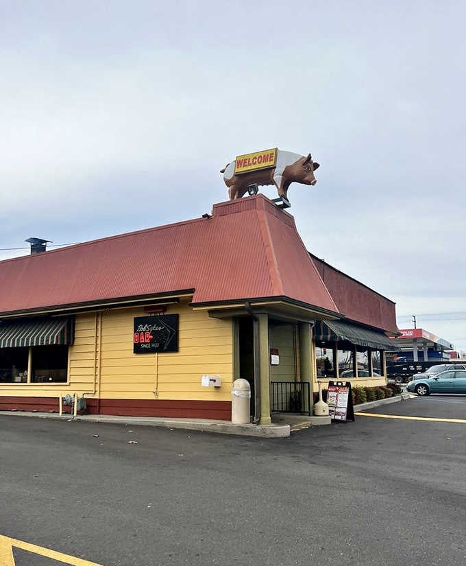 That welcoming pig perched up high knows exactly what you need: slow-smoked perfection and plenty of it.