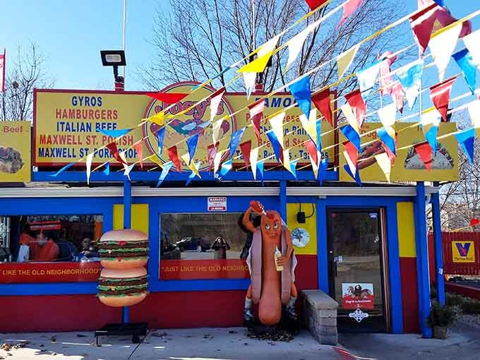 Those cheerful colors and giant hot dog mascot aren't subtle, but who needs subtlety when you're serving Chicago classics?