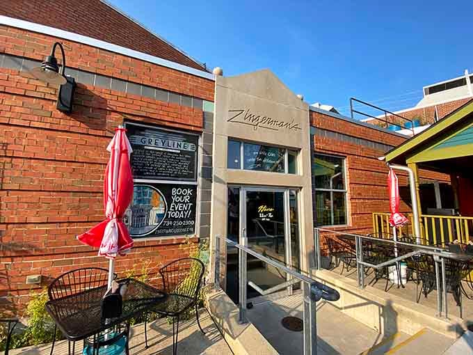 Outdoor seating with a view of this charming corner? Yes please, especially when sandwiches are involved.