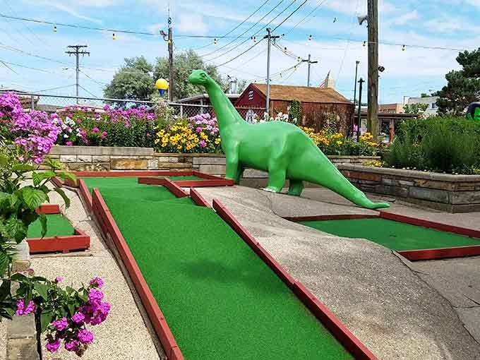 That green dinosaur has been photobombing putts since before Instagram made photobombing cool.