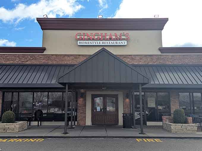 When a restaurant looks this inviting from the outside, your stomach starts making executive decisions before your brain catches up to the plan.