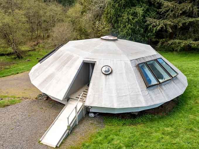 When your vacation rental looks like it just landed from another galaxy, you know you're in for something special.