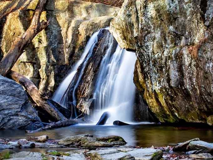 This Waterfall-Fed Pool In Maryland Is Absolutely Breathtaking