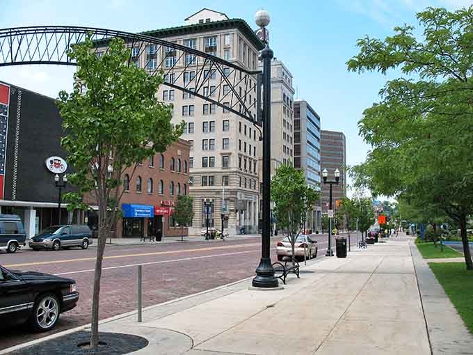 Wide sidewalks and classic streetlamps make downtown strolls feel like stepping into a friendlier era.