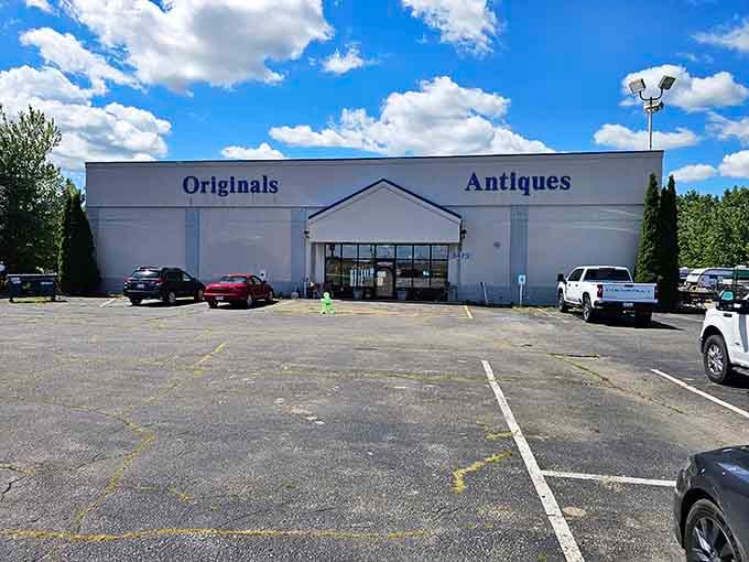 From the outside, it looks modest, but inside waits a universe of vintage wonders ready to steal your afternoon.