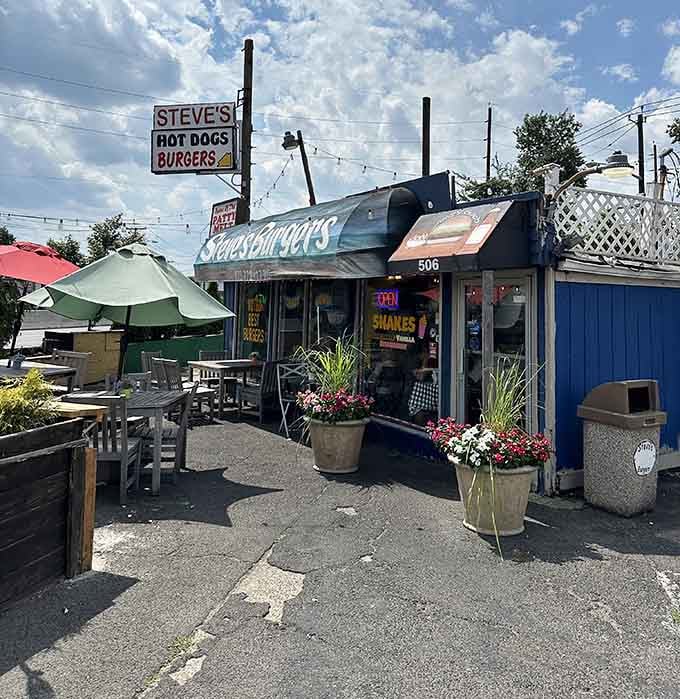 That roadside charm hits different when you know there's a perfect burger waiting inside for you.