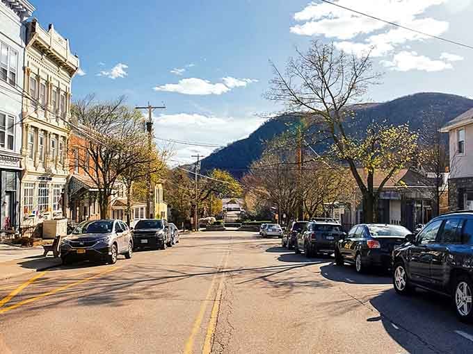Every street view ends with a mountain backdrop, because Cold Spring refuses to do anything halfway.