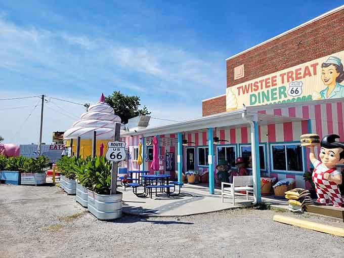 Colorful outdoor seating and quirky Route 66 decorations make this retro diner the perfect spot to enjoy your ice cream on sunny days.