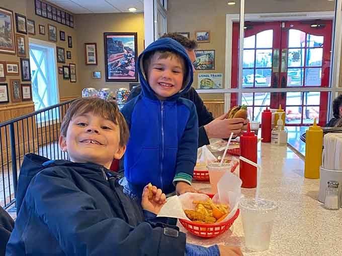Young diners can barely contain their excitement watching meals arrive, making parents' lives infinitely easier for once.