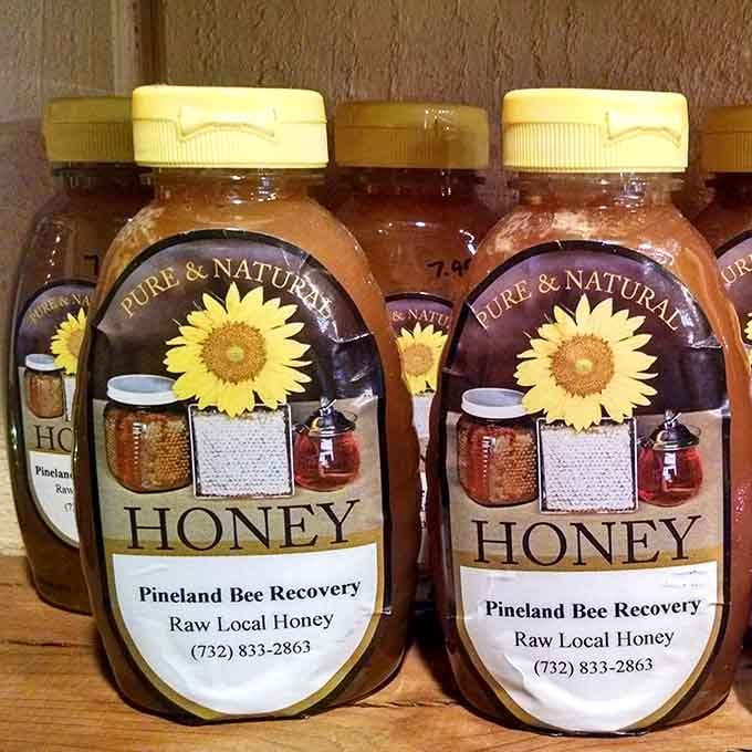 Local honey that tastes like sunshine and flowers had a baby, then bottled it for your morning tea or biscuits.