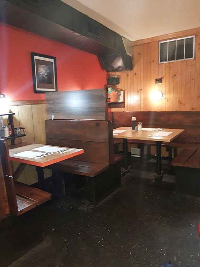 Wood booths and warm lighting create the kind of atmosphere where calories don't count, obviously.