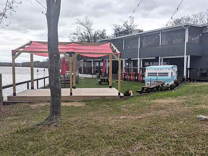 The Salty Siren adds coastal vibes to riverside dining, because who says you need an ocean nearby?