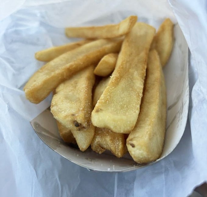 Deep fried pickles that look like they were designed specifically to make your taste buds very happy.