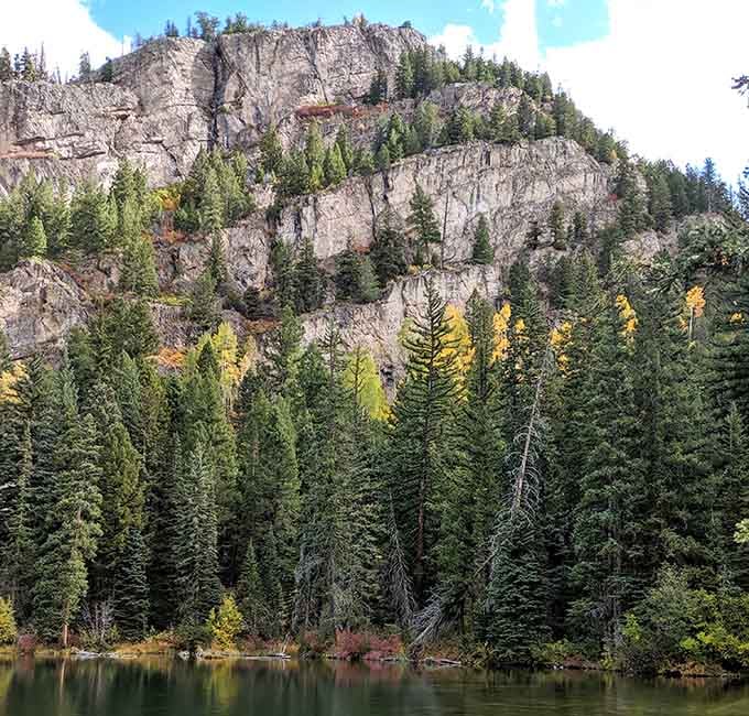 These dramatic cliffs remind you that Colorado doesn't do anything halfway, especially when it comes to showing off.