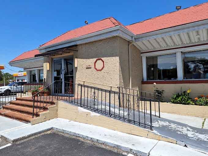 South Star Diner serves up classic comfort in a setting that feels refreshingly unpretentious and genuinely welcoming.