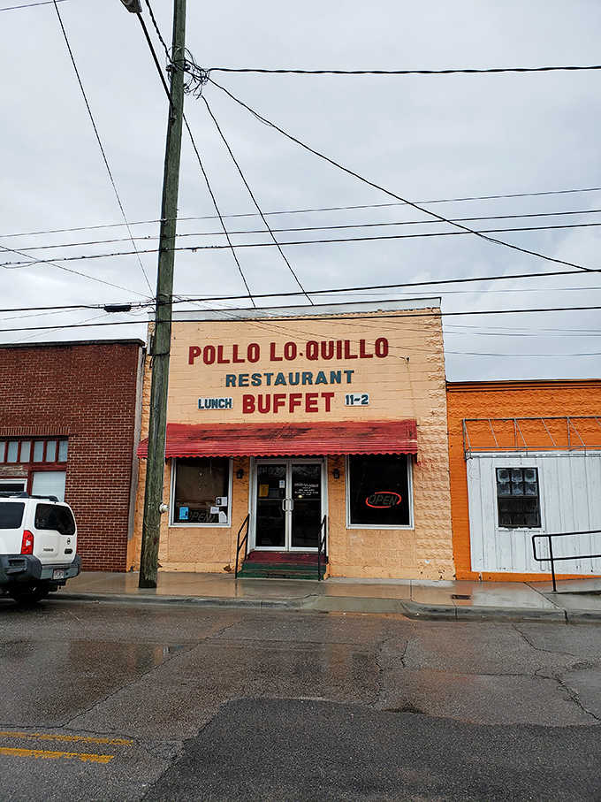 Pollo Lo-Quillo serves up lunch buffets that make midday meals feel like special occasions worth celebrating.