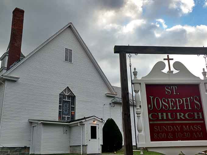 Classic New England church architecture that makes you appreciate craftsmanship, even if you're just passing through.