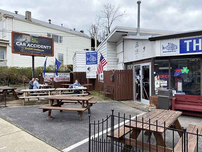 The outdoor patio offers picnic-table seating where you can enjoy your fish in the fresh Kentucky air, weather permitting.