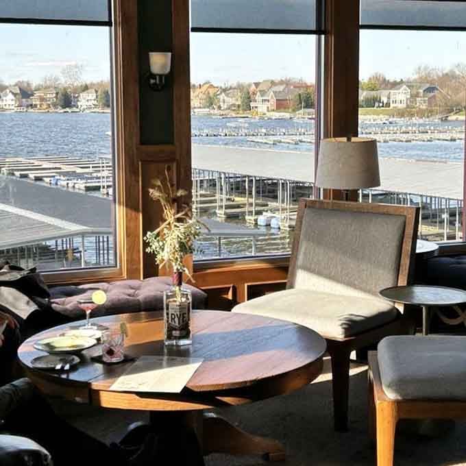 Cozy window seating where the reservoir views come standard with every meal and conversation.