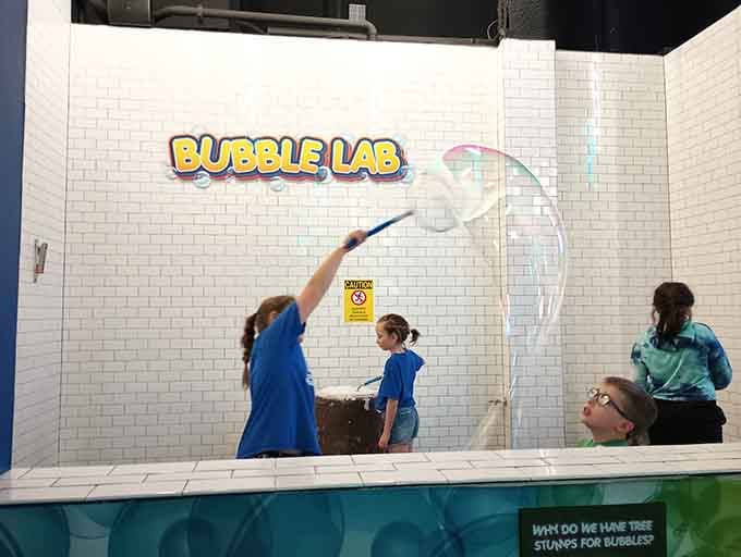 The bubble lab where you can finally live inside a soap bubble, childhood dream achieved.
