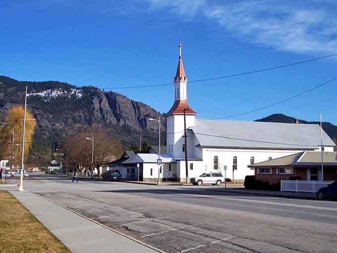 This white church steeple against mountain backdrop could illustrate "peaceful retirement" in the dictionary, if dictionaries still used pictures.