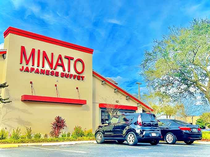 The lush landscaping and blue sky backdrop frame this Pembroke Pines destination as a perfect spot for seafood feasting.