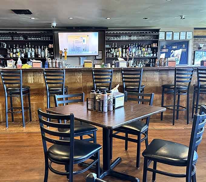 A full bar means you can pair your brisket with something cold, making good food even better.
