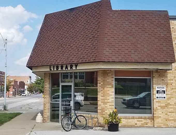 Even the library building has character here, with that bicycle parked outside suggesting someone's enjoying a good read.