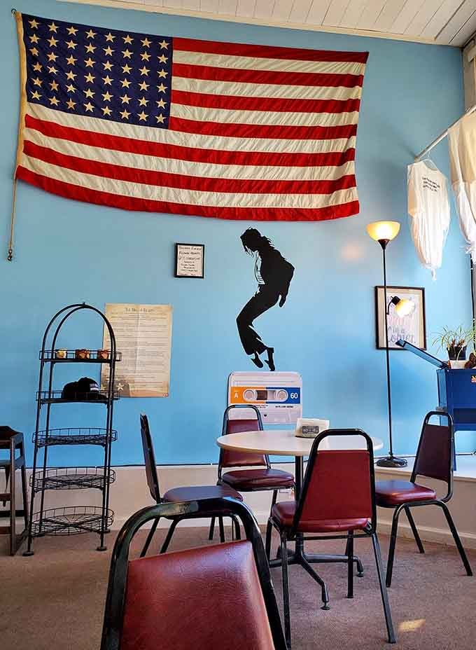 Michael Jackson silhouette, American flag, and vintage vibes create the ultimate nostalgic dining backdrop.