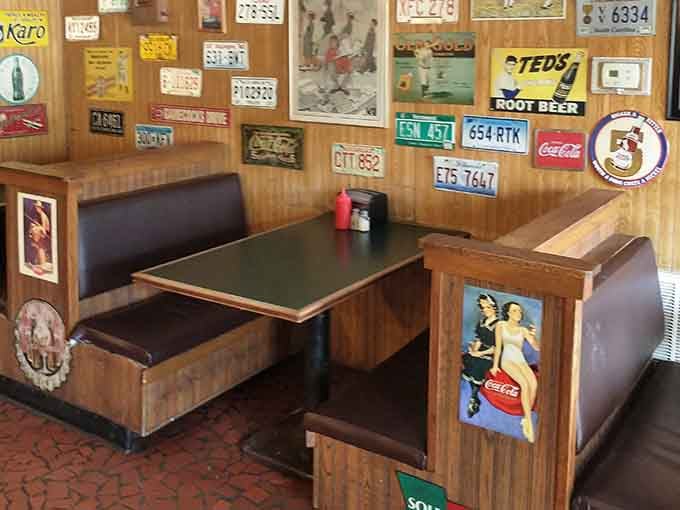 Folks Are Willing To Drive For Hours For A Cheeseburger From This Tiny ...