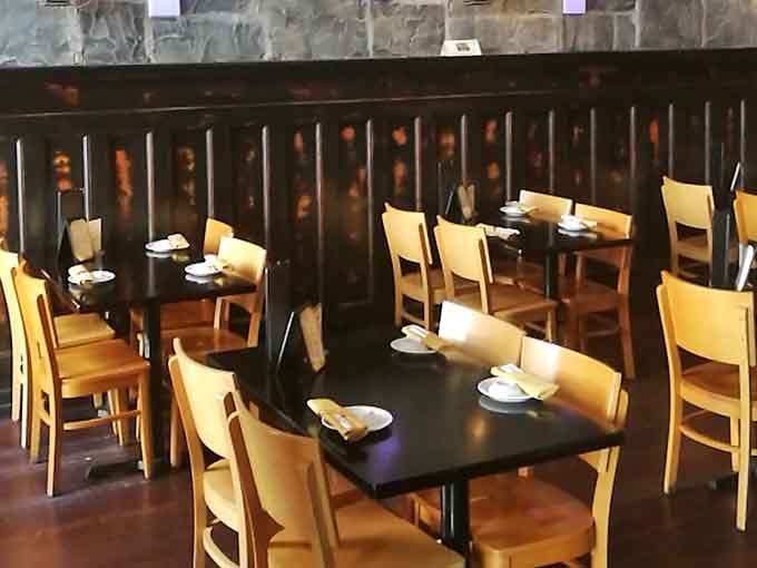 The elegant dining room add authentic Japanese character to the contemporary industrial aesthetic beautifully.