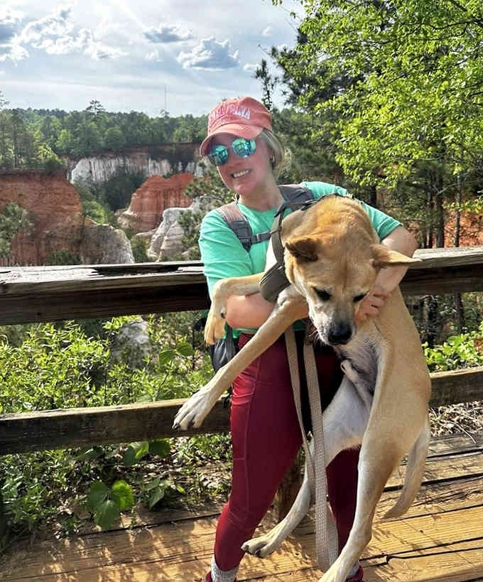 Four-legged hiking companions are welcome here, because every good dog deserves to witness this natural wonder firsthand.