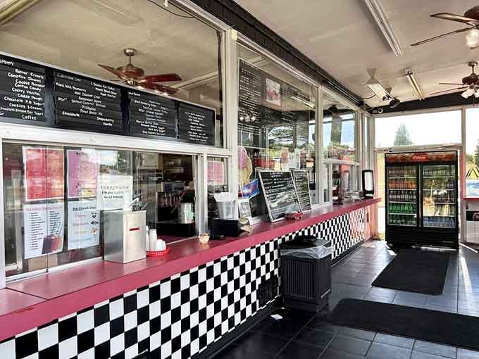 Order at the window, grab your food, and enjoy the simple pleasure of eating without unnecessary complications.