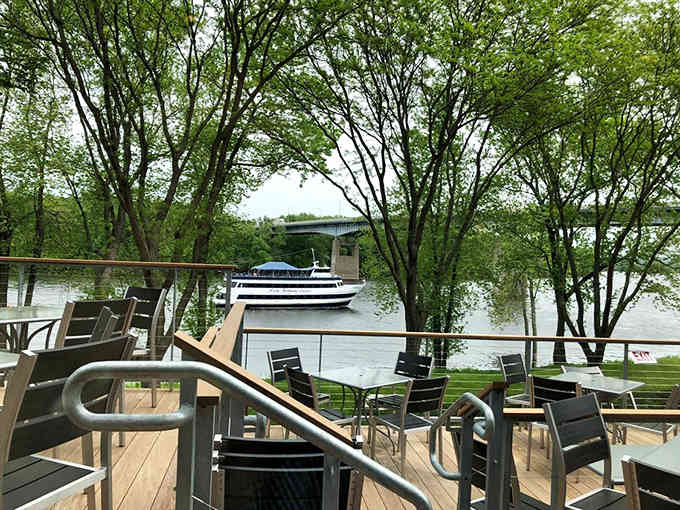 Waterfront dining with a view reminds you that the best meals are often enjoyed with your toes pointed toward the water.