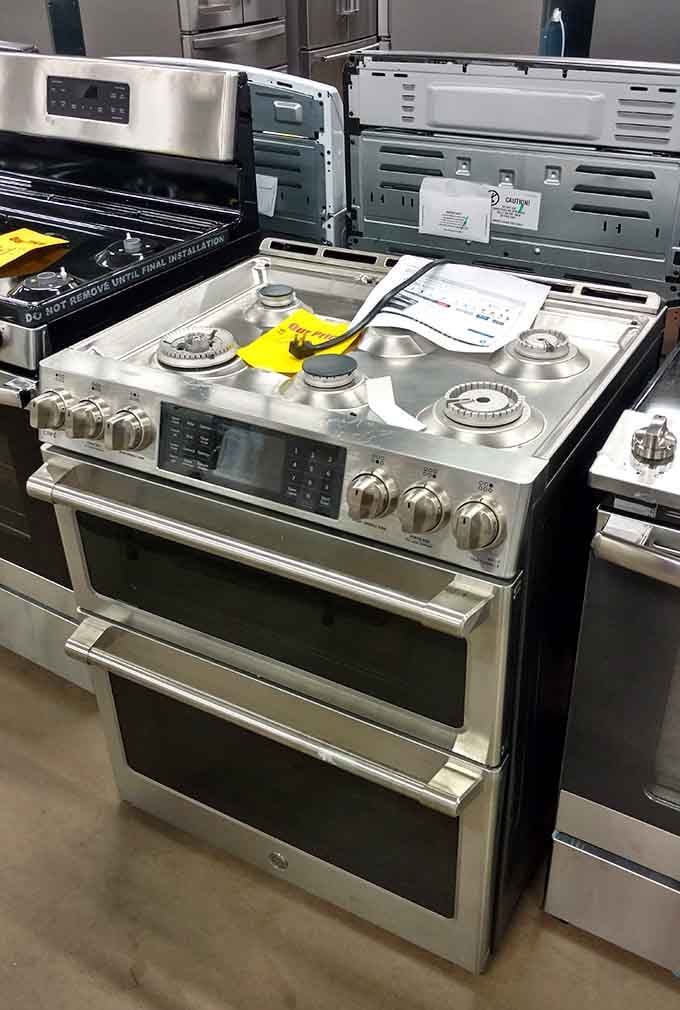 This double oven range means you can cook Thanksgiving dinner without the usual appliance juggling act and financial stress.