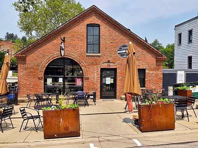 ETalian's gorgeous arched brick facade proves that great pizza and great architecture can absolutely share the same address.