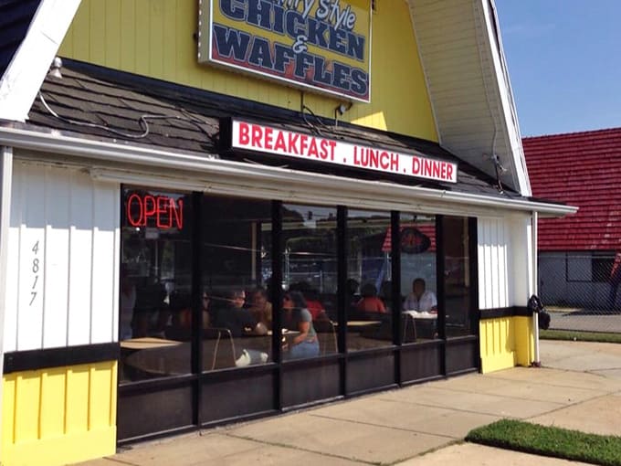The cheerful yellow and white exterior practically begs you to pull over for breakfast, lunch, or dinner.