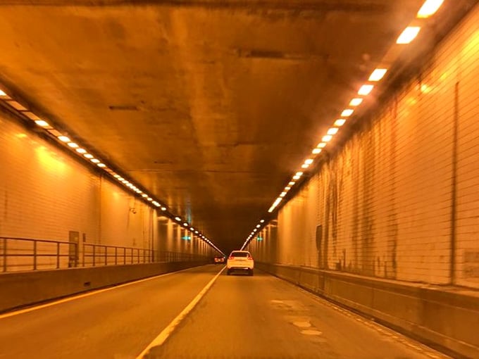 That warm amber lighting transforms an ordinary commute into something that feels vaguely cinematic and surprisingly cozy underground.