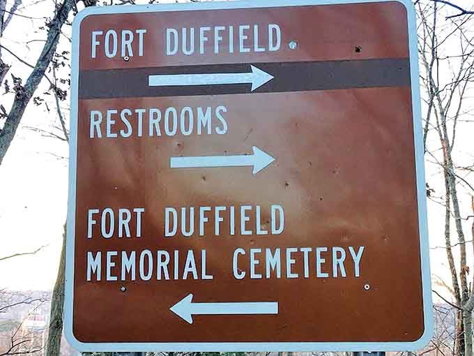 Clear signage helps visitors navigate between the fort, facilities, and memorial cemetery without getting lost.