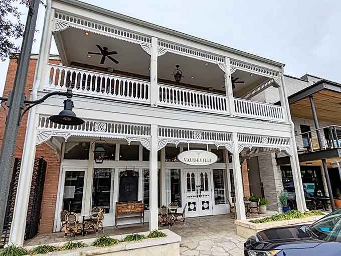 This ornate building's balconies and details showcase the craftsmanship that modern construction forgot to pack in its lunch box.