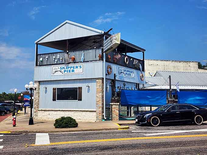 This quirky building looks like it wandered in from the Gulf Coast, bringing seafood and Cajun flavors to East Texas.