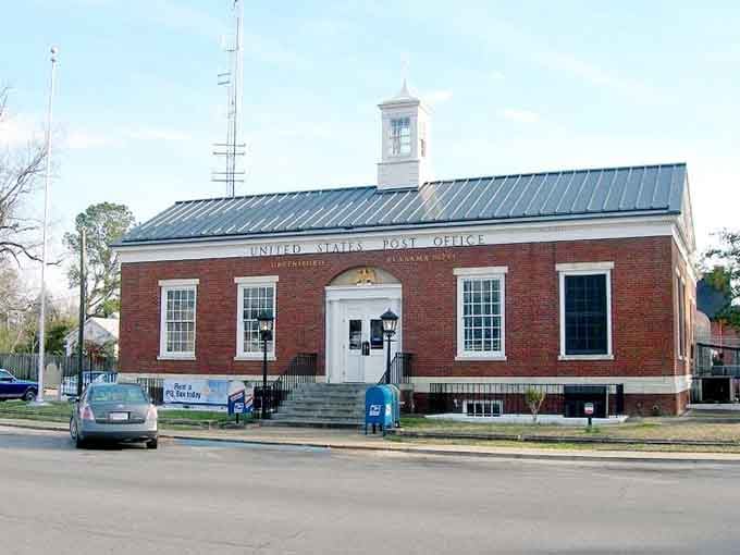 The post office building stands as a reminder that federal architecture used to have dignity and character instead of looking like a concrete bunker.