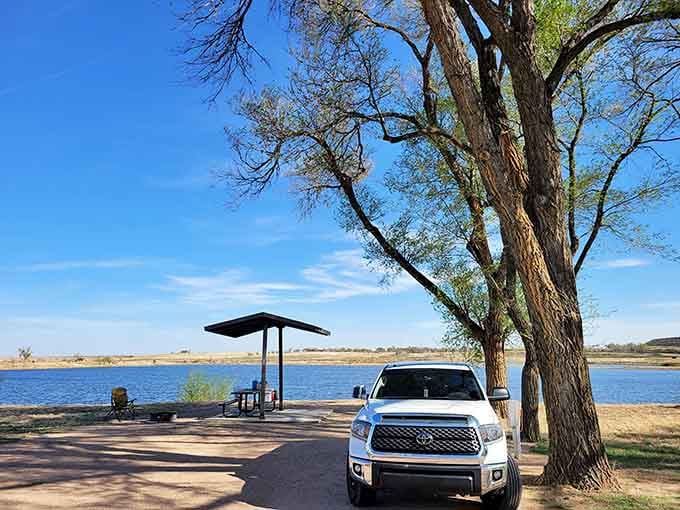 Picnic spots with water views beat eating lunch at your desk by approximately one million percent, conservatively.