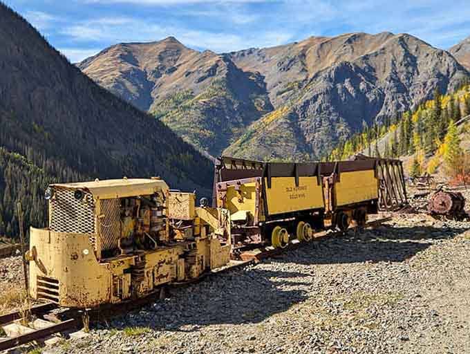 Your chariot awaits: authentic mining trains against a backdrop that makes postcards jealous of their own inadequacy.