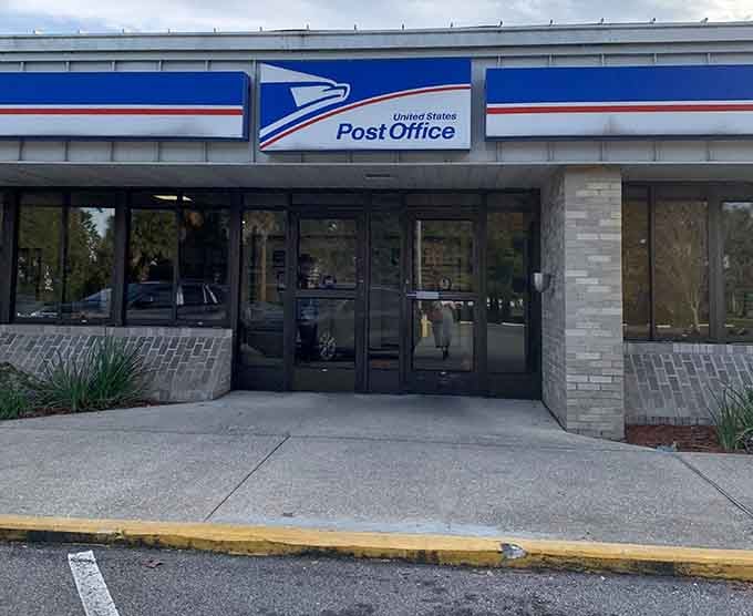 Even the post office looks inviting here, which is saying something most towns absolutely cannot claim anymore.