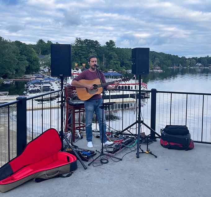 Live music on the deck turns dinner into an experience, because good food deserves an equally good soundtrack.