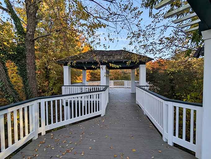 This viewing deck offers fall foliage so stunning, you'll forgive New Jersey for literally everything else immediately.