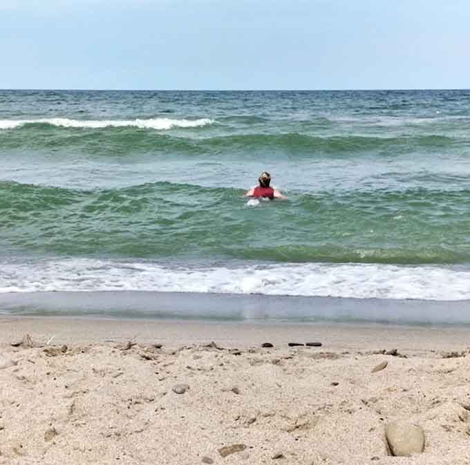 Real waves on a Great Lake, because apparently Ohio decided to compete with oceans and nobody told us.
