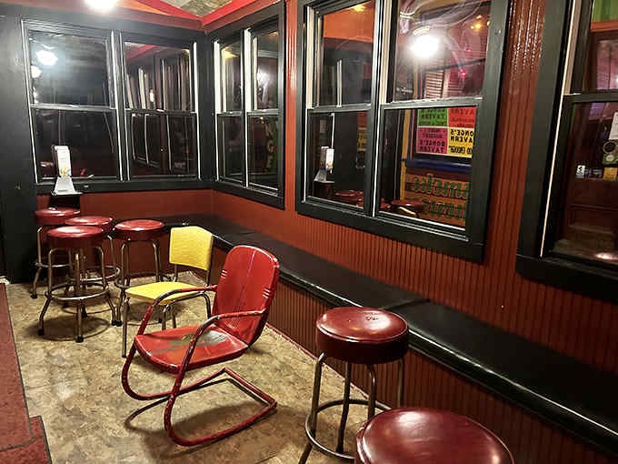 Even the waiting area has personality, with retro chairs that make anticipation part of the experience.